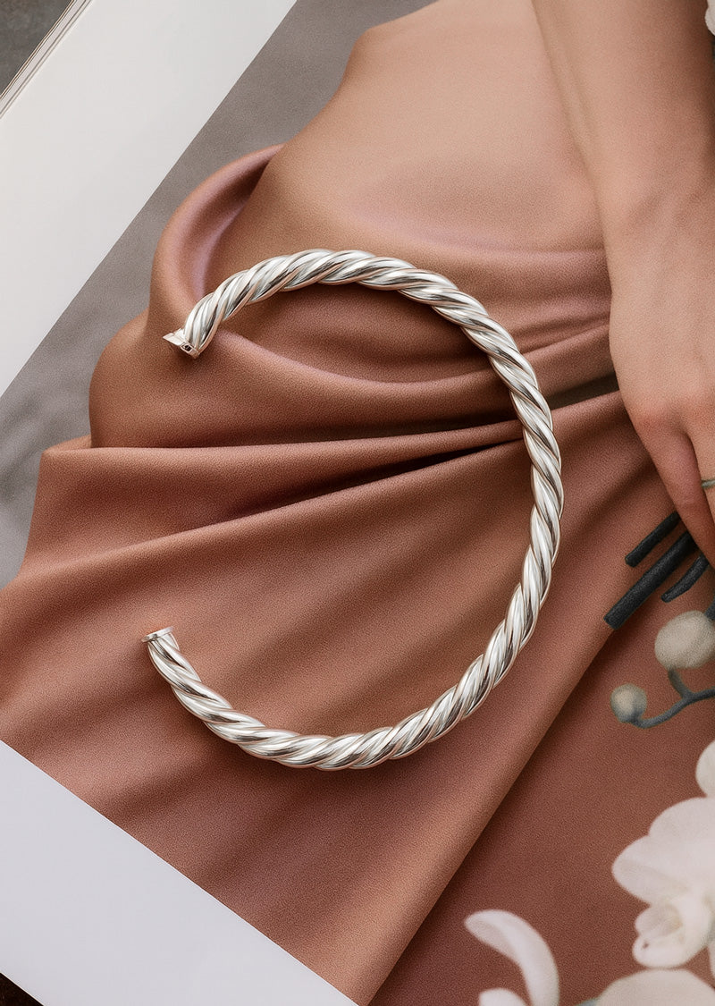 Entwine Twisted Cuff | Stelt silverarmband | Mila Silver