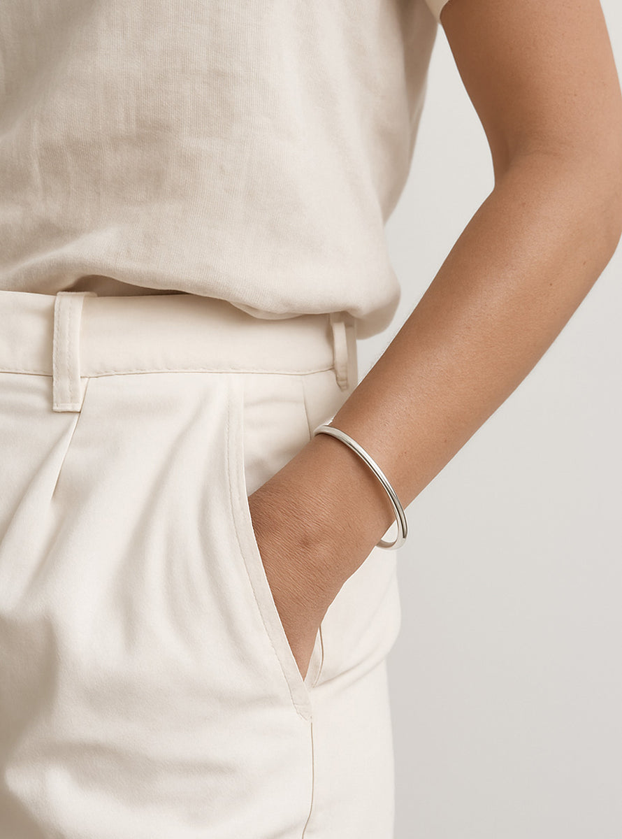 Stelt silverarmband till dam | Plain Round Cuff armband – Mila Silver