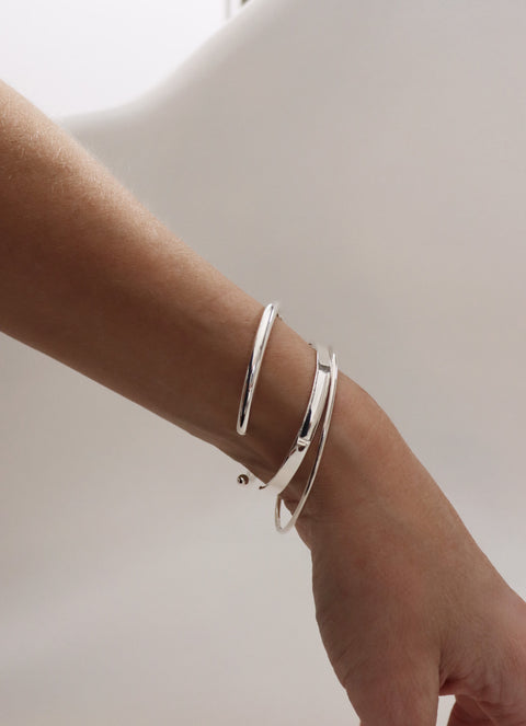 Stelt silverarmband till dam | Plain Round Cuff armband – Mila Silver